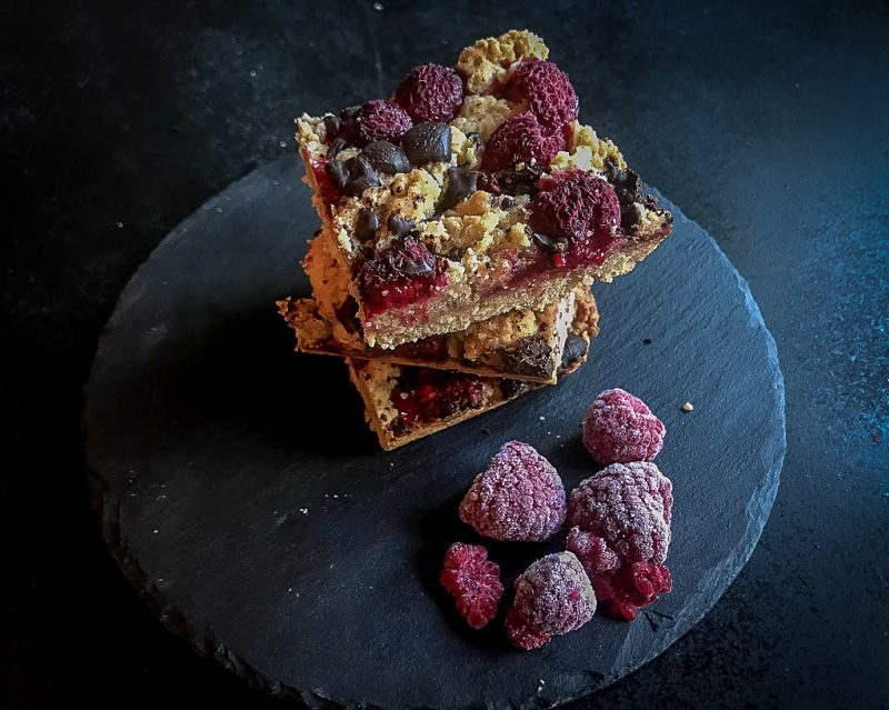 Raspberry & Dark Chocolate Oat Bars - Low Fodmap Inspiration