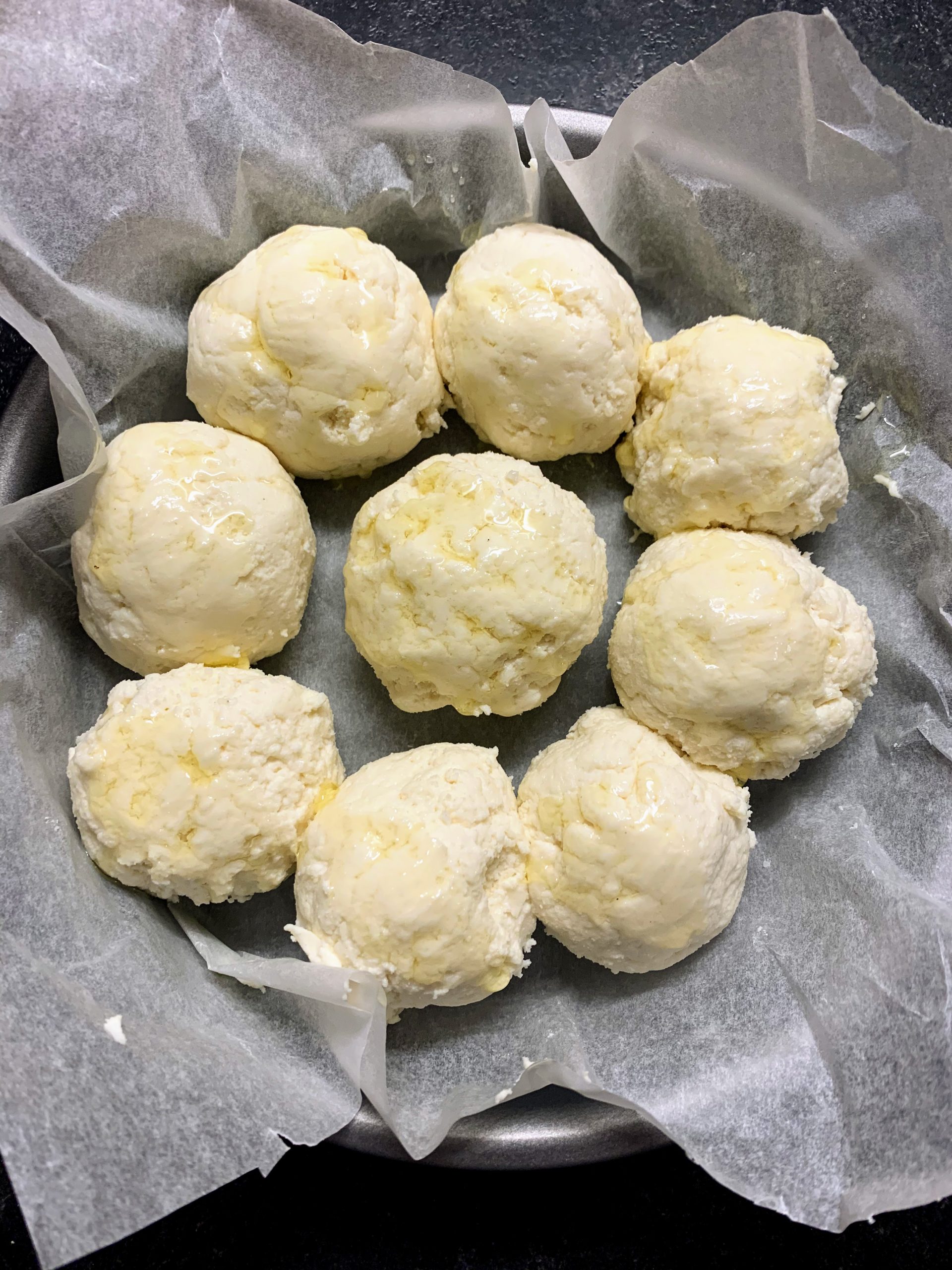 Low FODMAP Cheese-Stuffed Garlic Dough Balls - Low Fodmap Inspiration
